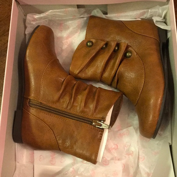 Candie's | Shoes | 2 Candies Kenley Sienna Brown Ankle Boots Zipper ...